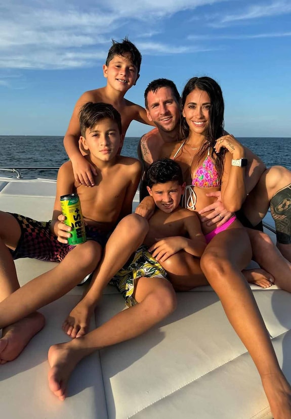 മെസി ഒരു വാക്ക് നൽകിയാൽ അത് പാലിക്കും; ഒൻപതാം വയസ്സിൽ അന്റോണേലയ്ക്ക് നൽകിയ ഉറപ്പ്; പ്രേമസുരഭിലം ...