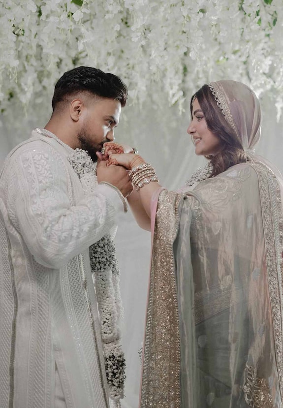 സ്തനാർബുദ പോരാട്ടത്തിനിടെ ഹിനയ്ക്ക് പ്രണയ സാഫല്യം; വിവാഹ ചിത്രങ്ങൾ പങ്കുവച്ച് താരം- Hina Khan ...