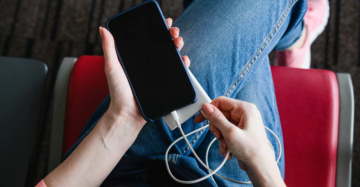 വിമാനയാത്രയിൽ പവർബാങ്കുകൾക്ക് നിയന്ത്രണം - DGCA Guidelines on Power ...