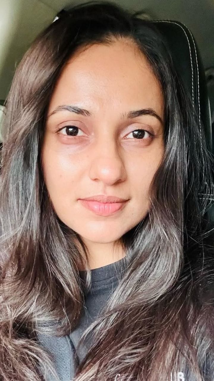 Udari Warnakulasooriya Sumathi