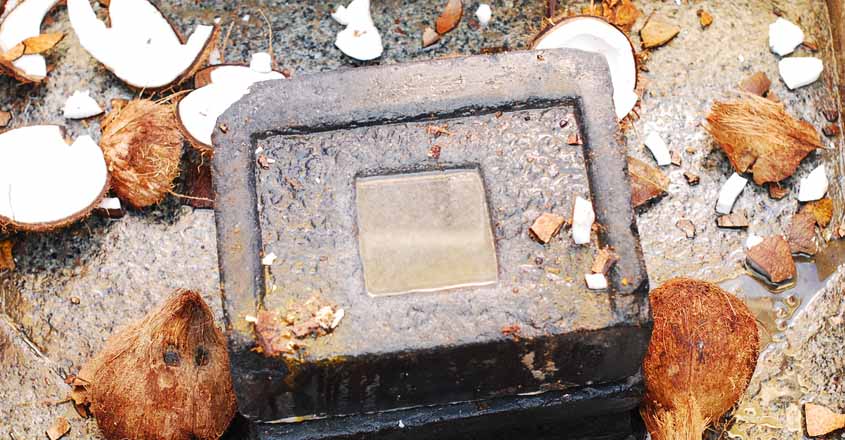 നാളികേരമുടയ്ക്കുന്നതിന്റെ പിന്നിൽ | Breaking Coconut for Ganesh ...