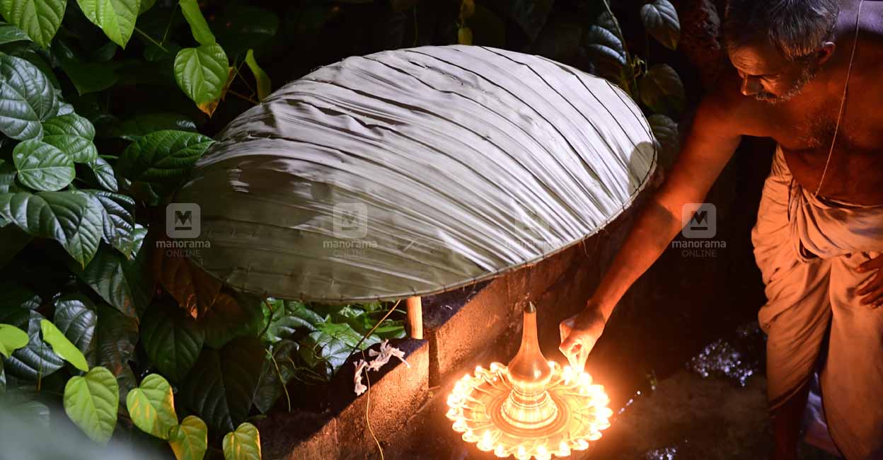 പൂജവയ്പ് എന്ന്? എന്തുകൊണ്ട് രണ്ടഭിപ്രായം? - How to do Pooja Veppu ...