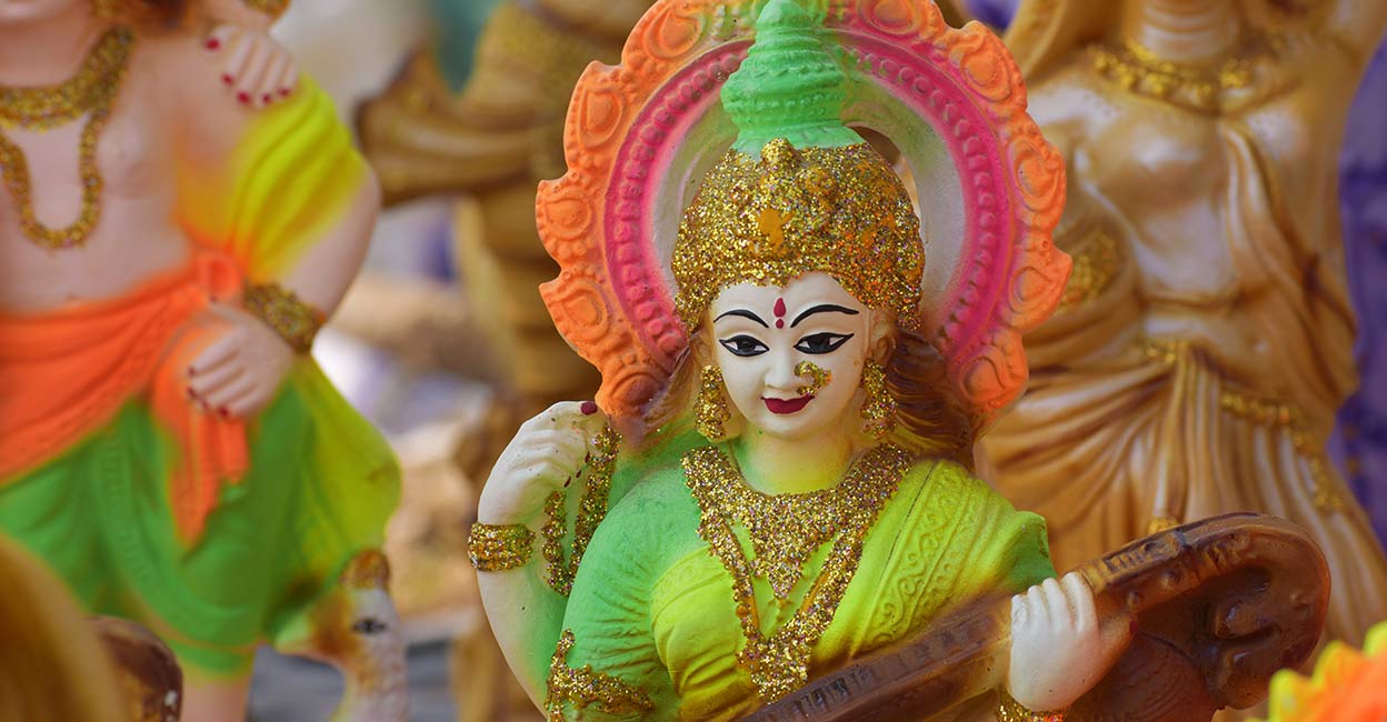 പൂജവയ്പ് എന്ന്? എന്തുകൊണ്ട് രണ്ടഭിപ്രായം? - How to do Pooja Veppu ...