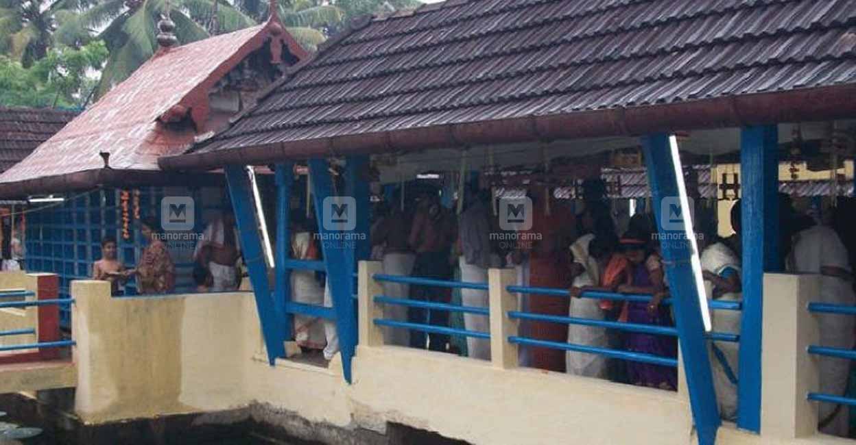 താമരക്കുളത്തിൽ പറവൂർ മൂകാംബിക ക്ഷേത്രം - Paravur Mookambika Temple ...