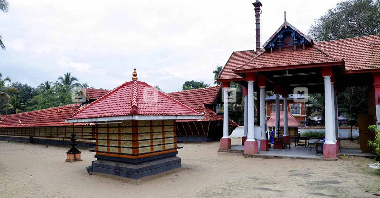താമരക്കുളത്തിൽ പറവൂർ മൂകാംബിക ക്ഷേത്രം - Paravur Mookambika Temple ...