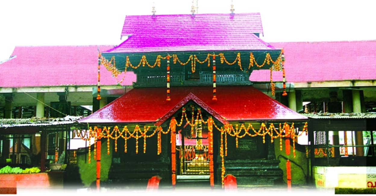 ശക്തിസ്വരൂപിണിയായ മലയാലപ്പുഴ ദേവി, മനസ്സറിഞ്ഞു പ്രാർഥിച്ചാ ...