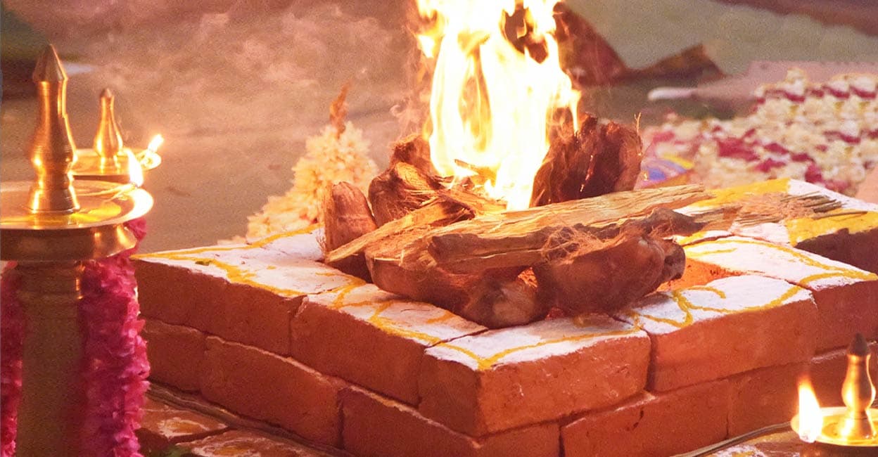 വിഘ്നങ്ങളും ദുരിതങ്ങളും മാറി ഐശ്വര്യങ്ങള്‍ വർധിക്കാനാൻ അഷ്ടദ്രവ്യ ...