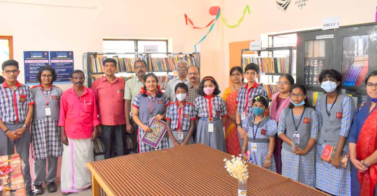 നവീകരിച്ച സ്‌കൂൾ ലൈബ്രറി വിദ്യാർത്ഥികൾ ഉത്‌ഘാടനം ചെയ്തു- Renewed ...