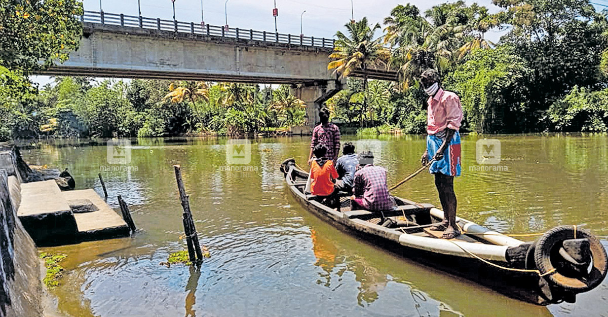 പാലവും റോഡുമായി,കുമാരകോടിയിലെ കടവൊഴിയുന്നു, അരനൂറ്റാണ്ടിന്റെ തുഴയോർമകൾ