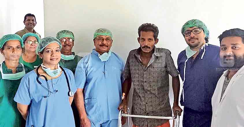 20 വർഷത്തിന് ശേഷം ജീവിതത്തിലേക്ക് ‘പിച്ചവച്ച് ’ മനേഷ്കുമാർ