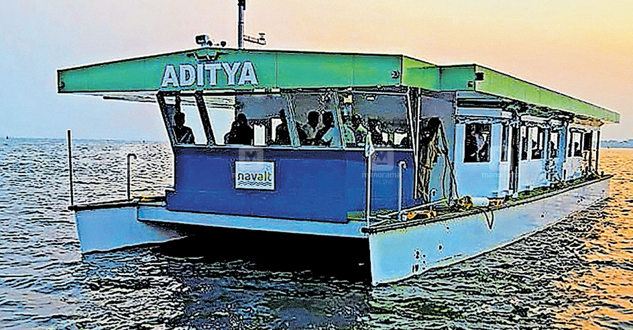 ലാഭത്തിലോടാൻ സോളർ ബോട്ട്: സൂപ്പറാണ് ‘ആദിത്യ’