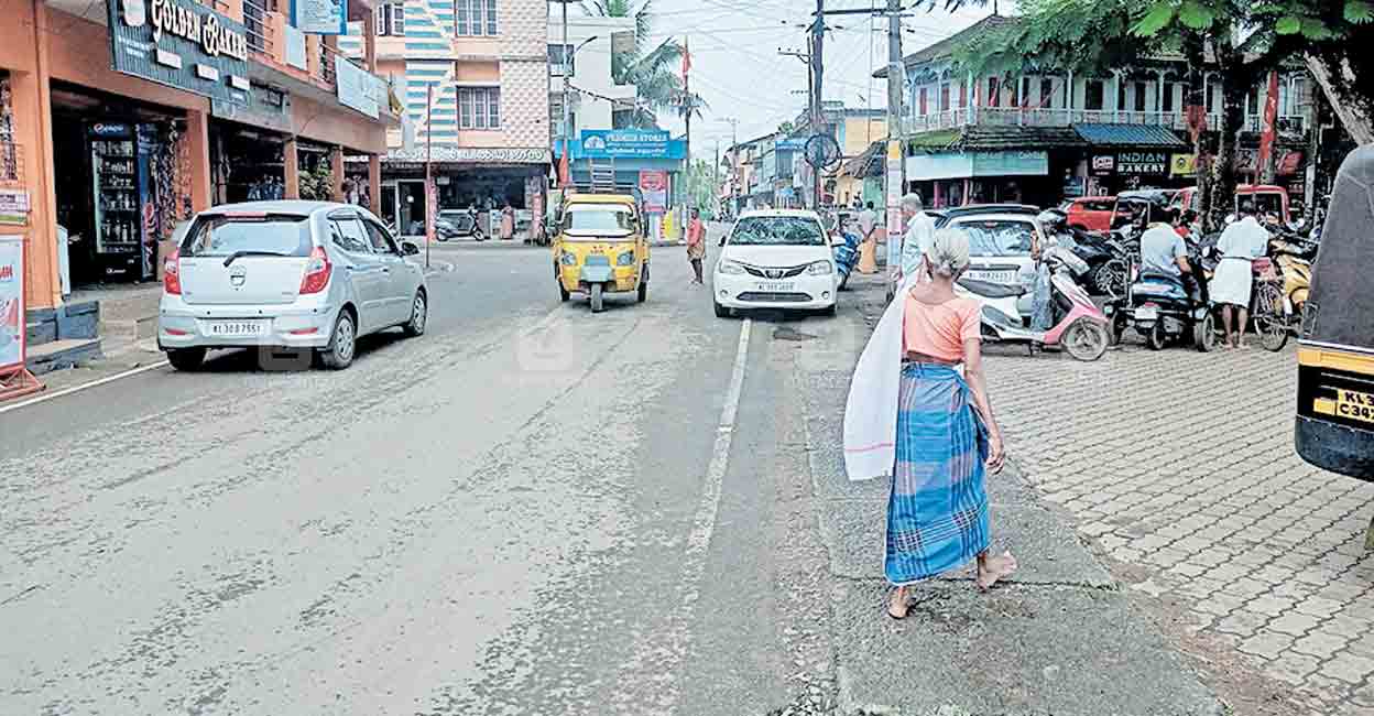 സുരക്ഷയില്ലാതെ കല്യാത്ര ജംക്‌ഷൻ