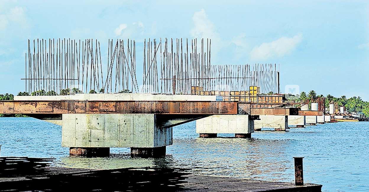 മാക്കേക്കടവ്– നേരേകടവ് പാലം അപ്രോച്ച് റോഡിനായി കെട്ടിടങ്ങൾ പൂർണമായി ...