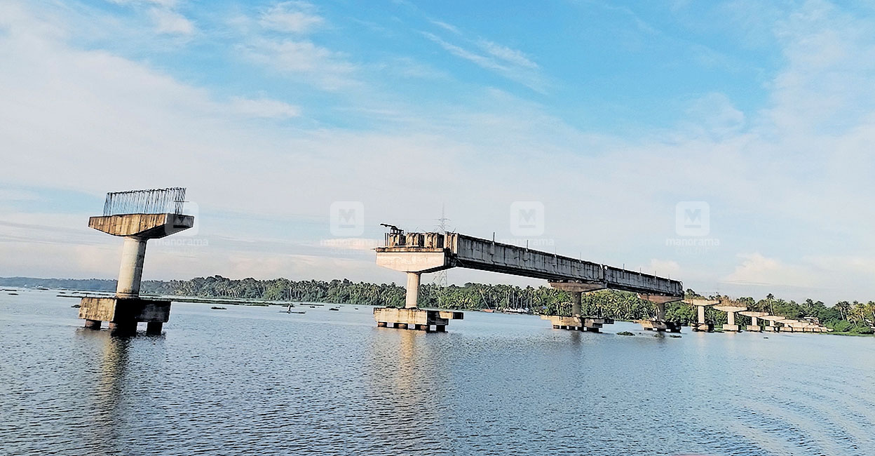 നിർമാണം തുടങ്ങിയിട്ട് 6 വർഷം; രണ്ടറ്റം കൂട്ടിമുട്ടാതെ മാക്കേക്കടവ് ...