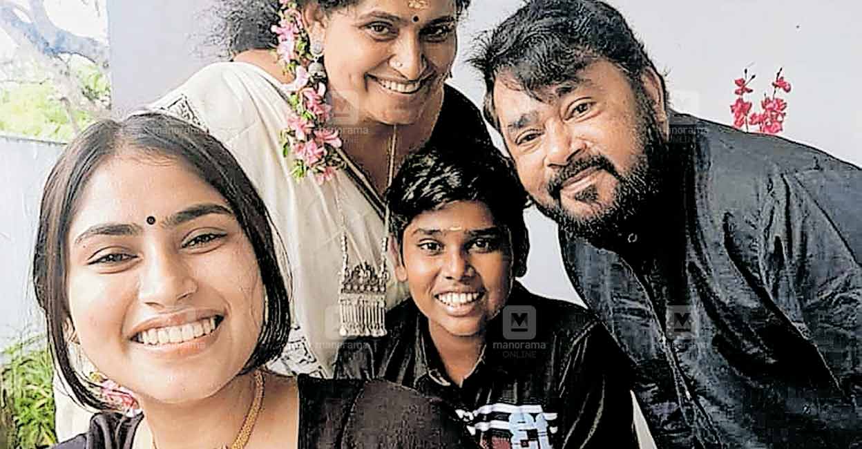 അകന്നു പോകല്ലേ എന്ന് ആഗ്രഹിച്ചുപോകുന്ന ഒരാൾ