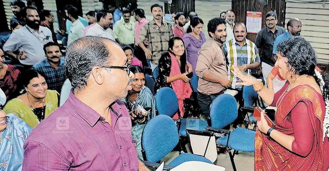 കലക്ടർ പടിയിറങ്ങുന്നത് നിർധനർക്ക് 4 വീടുകൾ എന്ന ചാരിതാർഥ്യത്തോടെ