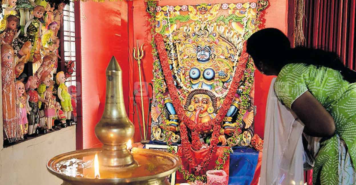 ഓണാട്ടുകരപ്പൂരം... ചെട്ടികുളങ്ങര ദേവീക്ഷേത്രത്തിൽ കുംഭഭരണി കെട്ടുകാഴ്ച ...