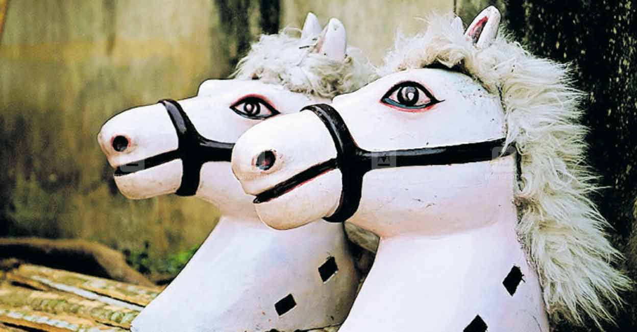 ഓണാട്ടുകരപ്പൂരം... ചെട്ടികുളങ്ങര ദേവീക്ഷേത്രത്തിൽ കുംഭഭരണി കെട്ടുകാഴ്ച ...