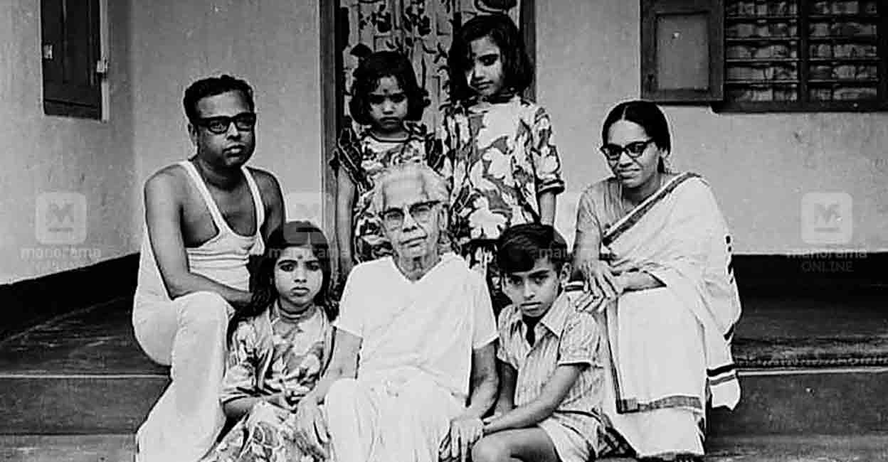 എത്ര ജന്മങ്ങളുടെ പാട്ടുകാരൻ നീ കാലമെഴുതിയ സുന്ദരകാവ്യമേ - Vayalar RamaVarma | Malayalam Poet ...