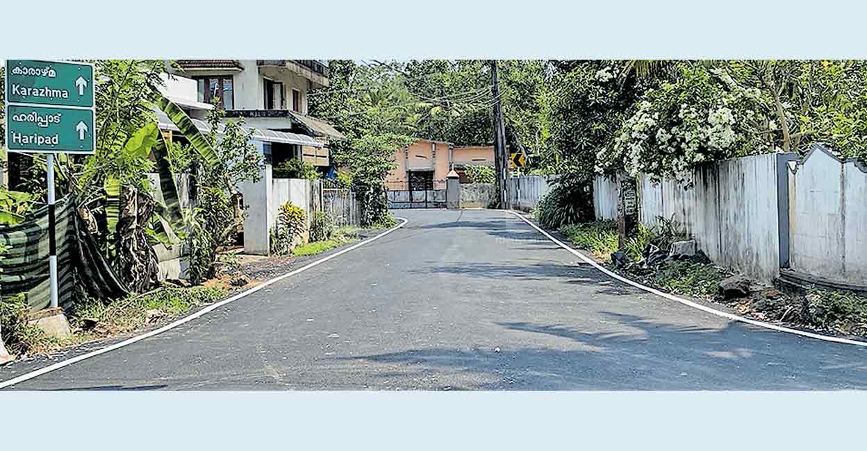 പുതിയ സഞ്ചാര പാത തുറന്ന് മഠത്തിൽകടവ് പാലം