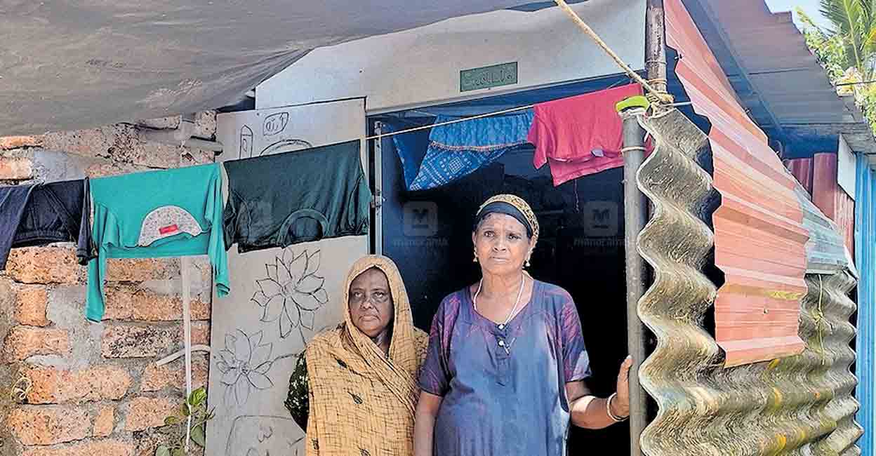 ഒറ്റമുറിക്കൂരയിൽ നിന്ന് ഒന്നര സെന്റിന്റെ അവകാശി; അതിരറ്റ ആഹ്ലാദത്തോടെ ...