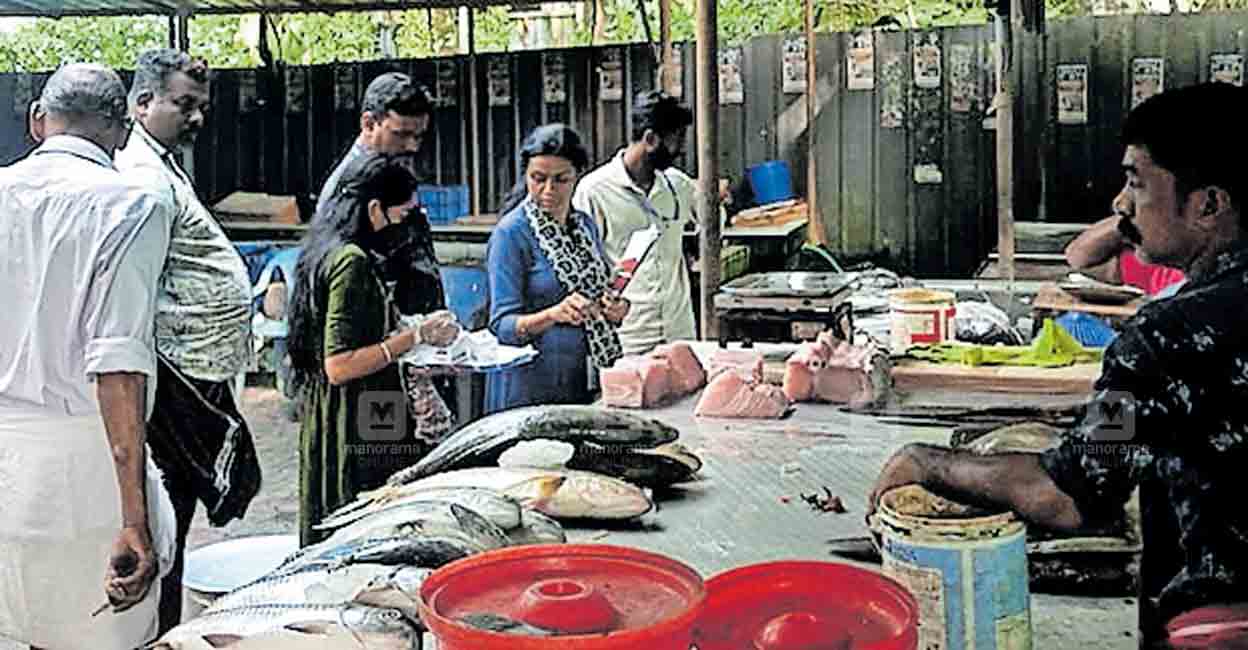 ട്രോളിങ് നിരോധനം: സംസ്ഥാനത്ത് പഴകിയ മത്സ്യത്തിന്റെ ‘ചാകര’