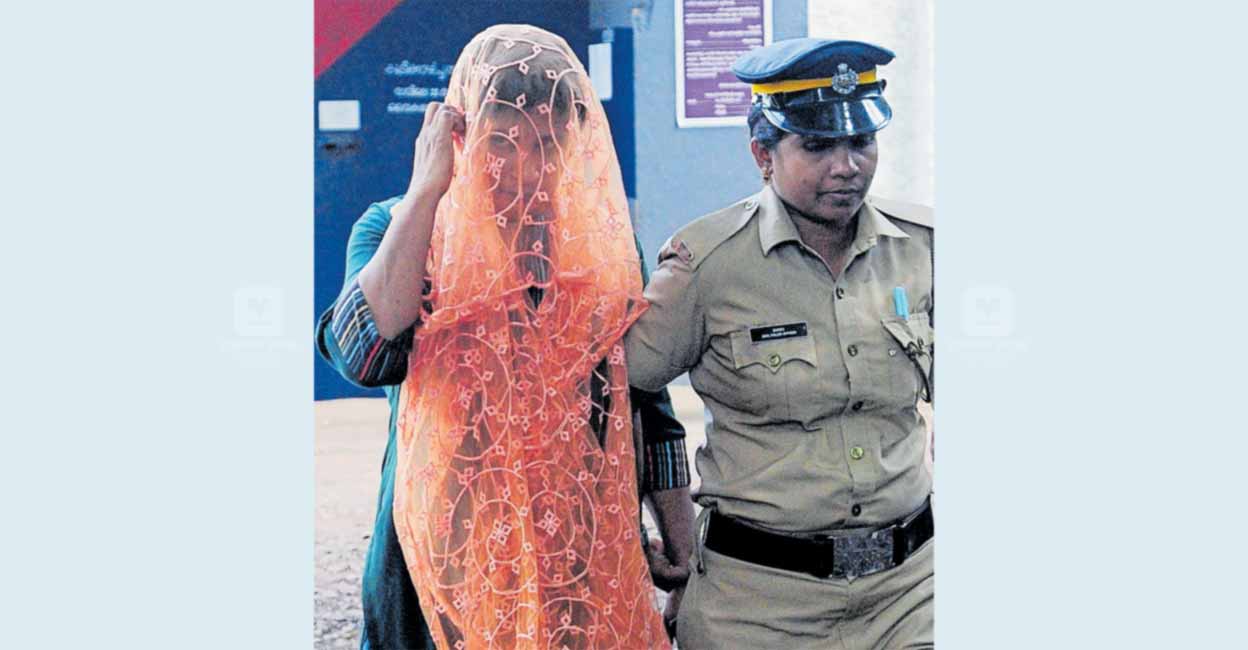 ആ വിവരം പിടിവള്ളിയായി, ഒളിവിലെ ‘മിനി’ ഇനി ‘അച്ചാമ്മ’യായി ജയിലി ...