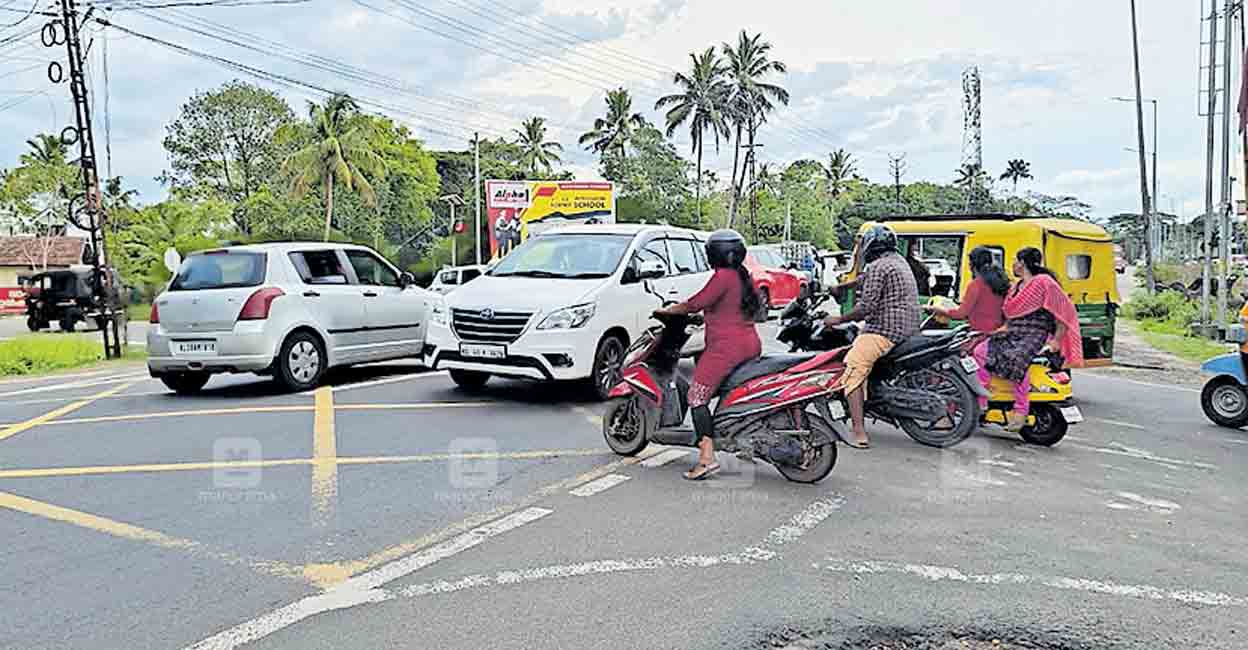 എക്സ്റേ ജം‌ക്‌ഷൻ മുതൽ ഒറ്റപ്പുന്ന വരെ അമിതവേഗം, ഇരുട്ട്; 3 മാസത്തിനിടെ 15 വാഹനാപകടം, 5 മരണം