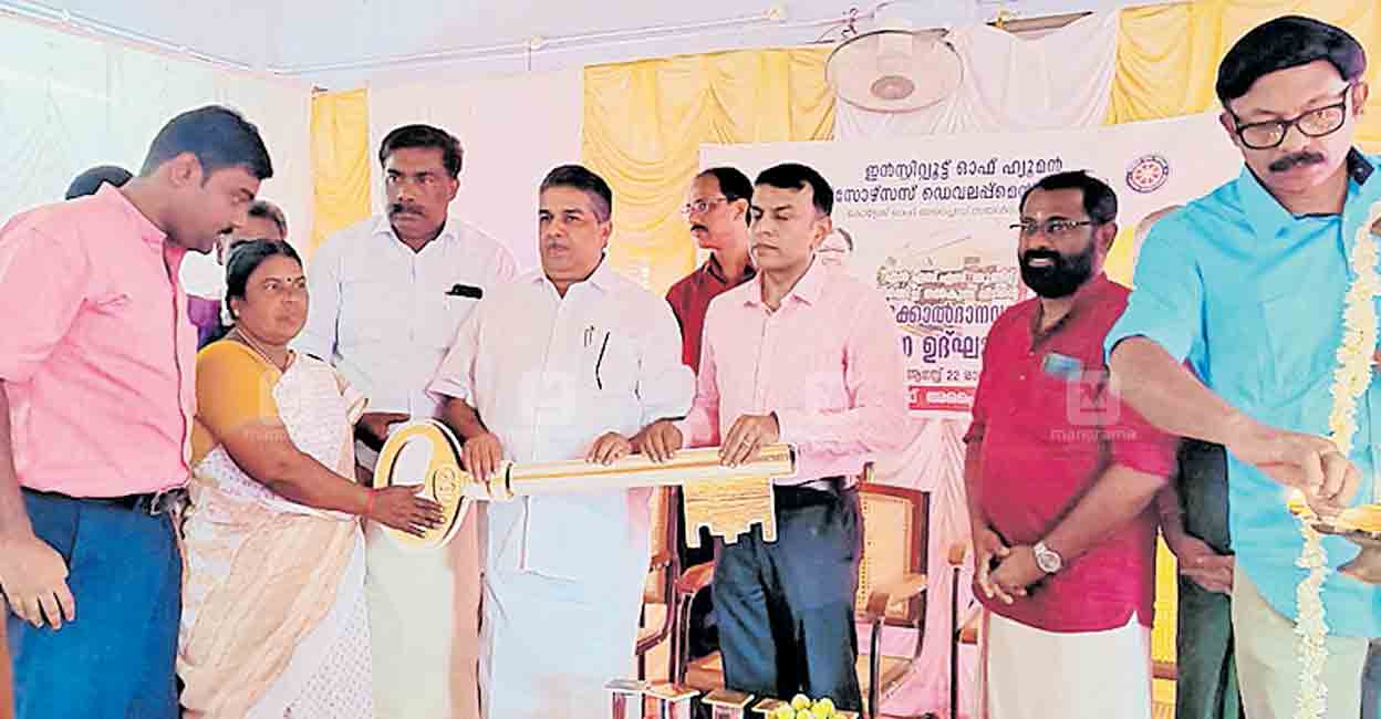 രമണിയമ്മാളിനു സ്നേഹവീട് സമ്മാനിച്ച് എൻഎസ്എസ് വൊളന്റിയർമാർ