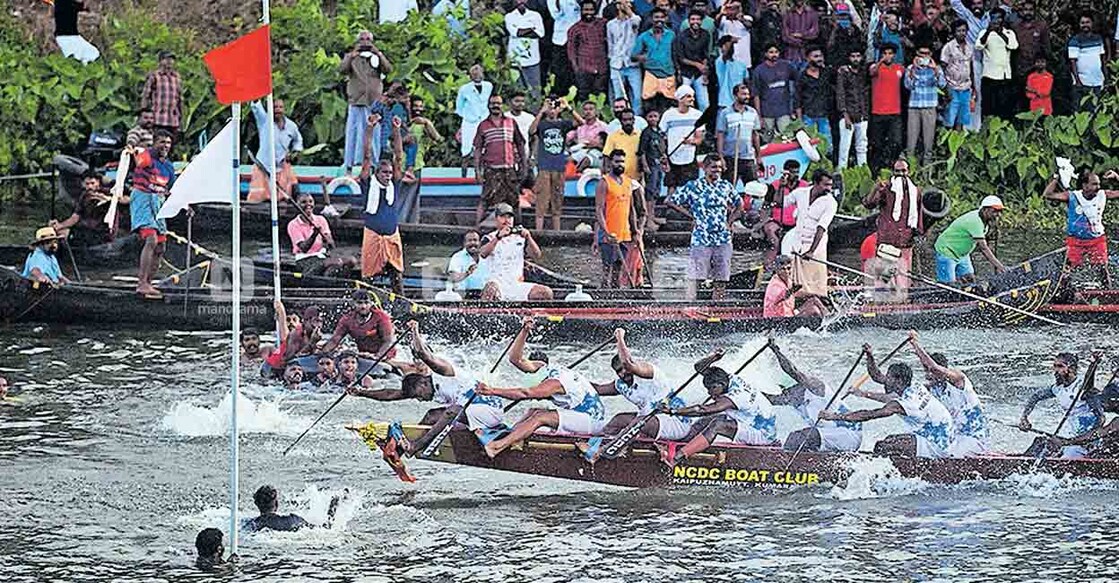 മാന്നാർ മഹാത്മാഗാന്ധി ട്രോഫി നിരണം ചുണ്ടന്