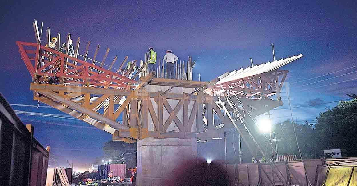 അരൂർ– തുറവൂർ ഉയരപ്പാത നിർമാണം പുരോഗമിക്കുന്നു; 60 തൂണുകളുടെ പില്ലറുക ...