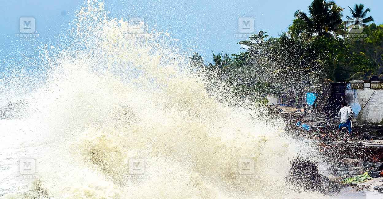 കടലാക്രമണവും കടൽ ഉൾവലിയലും രൂക്ഷം; തീരദേശ ജനത ദുരിതത്തിൽ | Coastal ...