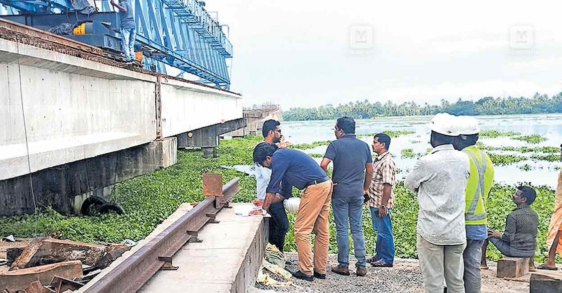 മാക്കേക്കടവ്– നേരെകടവ് പാലം നിർമാണം വിലയിരുത്താൻ ഉദ്യോഗസ്ഥ സംഘമെത്തി | Makkekkadavu-Nerekadavu ...