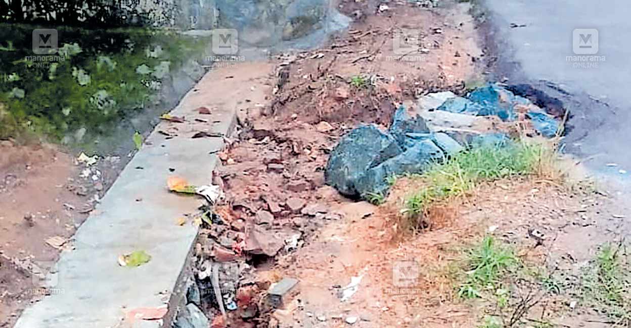 നിർമാണം പൂർത്തിയായി 2ാം ദിവസം കലുങ്കിന്റെ പാർശ്വഭിത്തി തകർന്നു ...