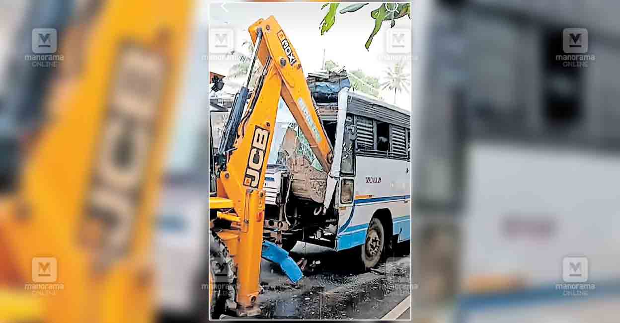 രാമങ്കരിയിൽ 2 അപകടങ്ങൾ: 4 പേർക്ക് പരുക്ക് | Kuttanad road accident ...