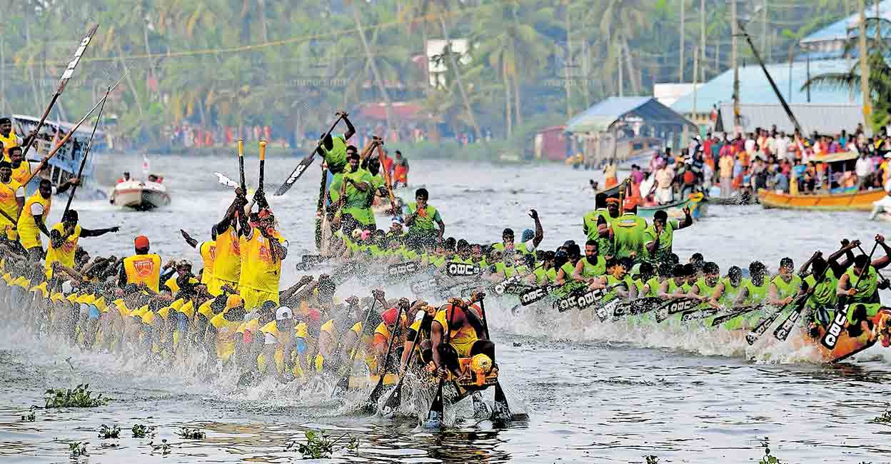 കാരിച്ചാലിൽ കിരീടം ചൂടി പള്ളാത്തുരുത്തി ബോട്ട് ക്ലബ് | Kainakary Boat ...