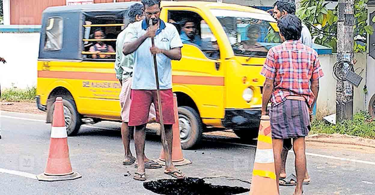 പള്ളിപ്പുറം വടക്കുംകരയിൽ നടുറോഡിൽ പൈപ്പ് പൊട്ടി | pipeline burst | water main break | Arookutty ...