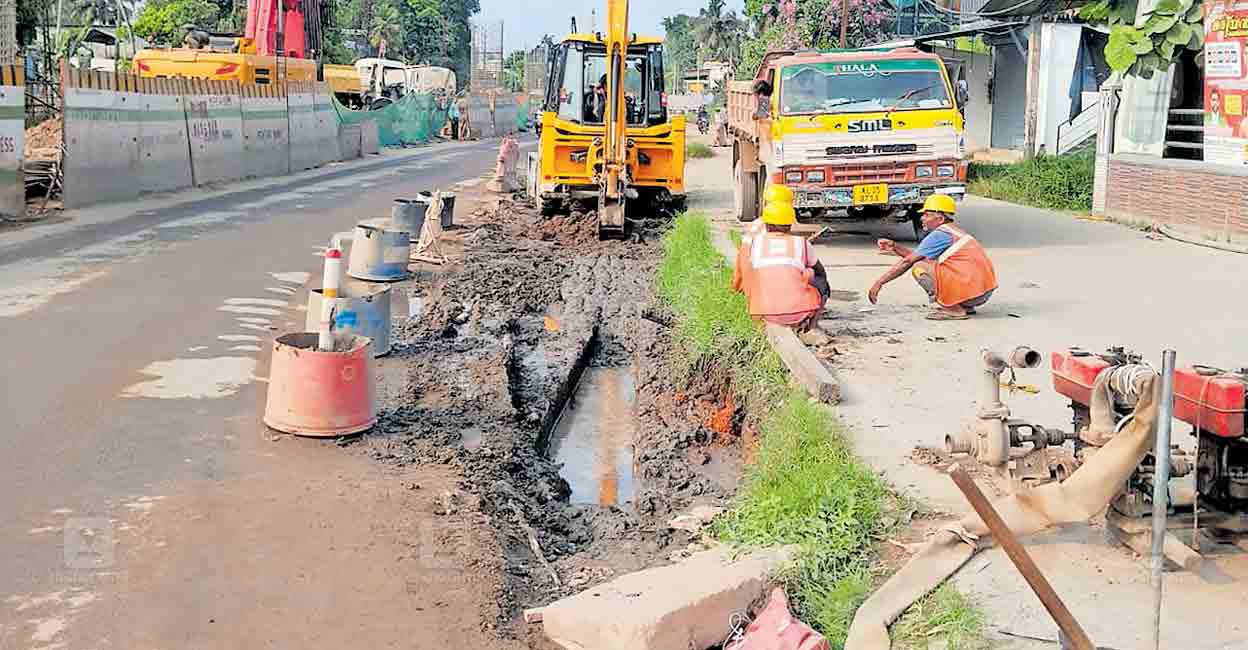 അരൂർ–തുറവൂർ ഉയരപ്പാത നിർമാണം: പാതയോരത്തെ കാന നിർമാണം വൈകിയേക്കും ...