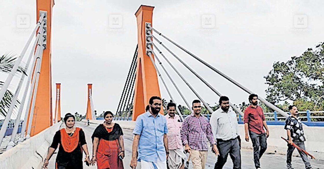 തോട്ടപ്പള്ളി നാലുചിറ പാലം നിർമാണം അവസാനഘട്ടത്തിൽ | Alappuzha ...