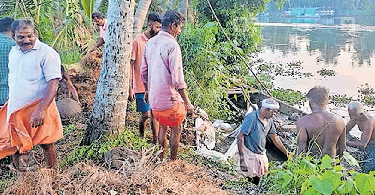 വേലിയേറ്റം; കുട്ടനാട്ടിൽ വീണ്ടും മടവീഴ്ച | Kuttanad paddy field ...