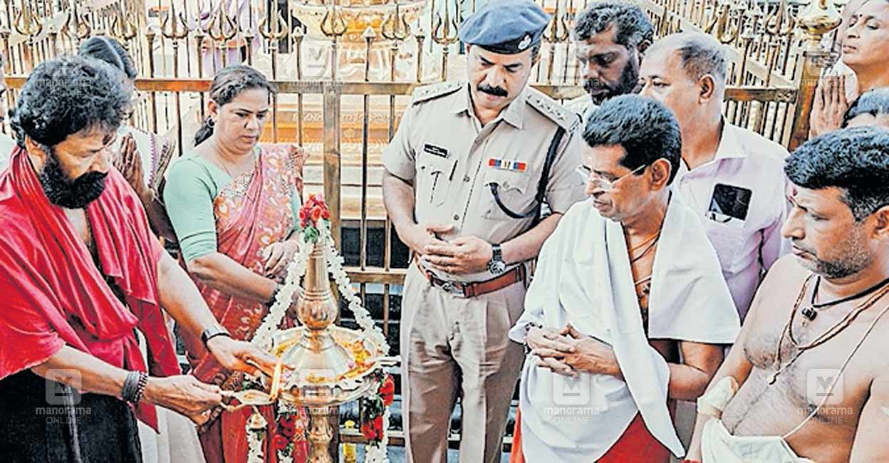 ചക്കുളത്തുകാവ് പൊങ്കാല: വരവറിയിച്ച് നിലവറ ദീപം തെളിഞ്ഞു | Edathua ...