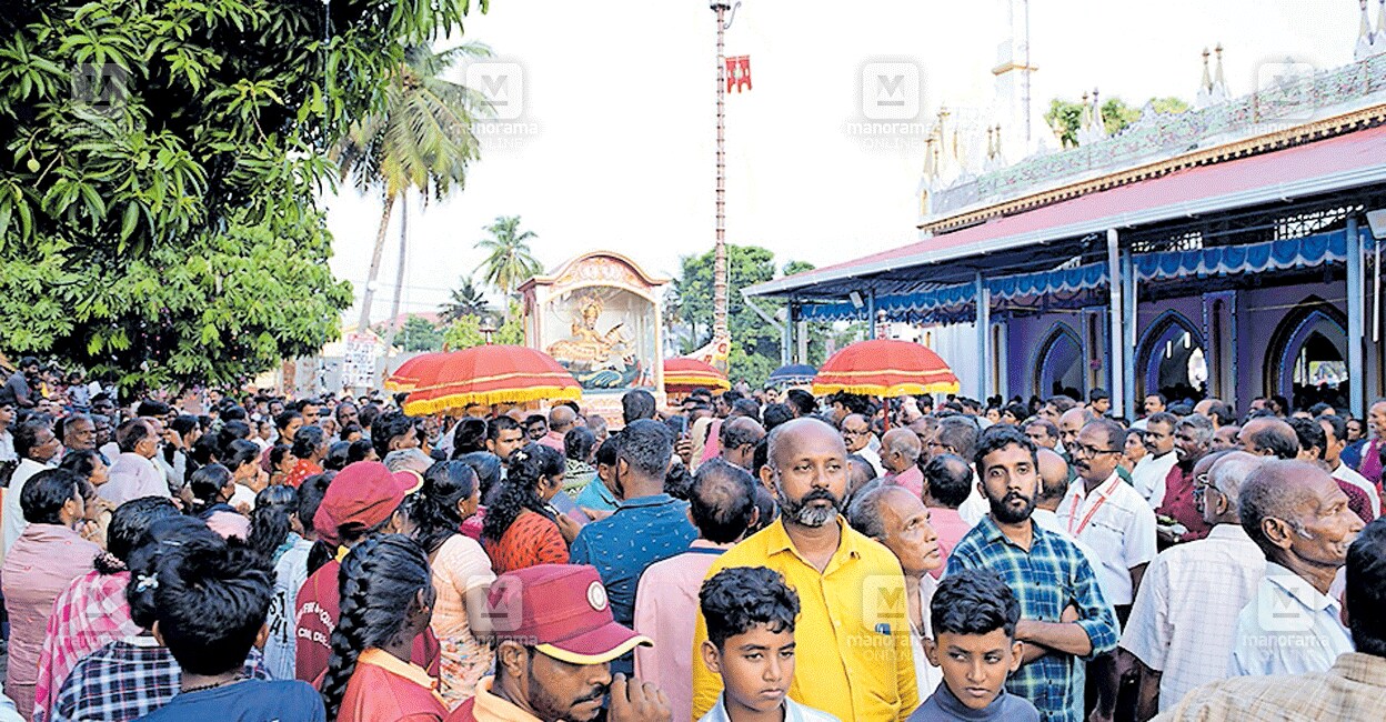 ചെറിയ പ്രദക്ഷിണം; വിശ്വാസിസാഗരമായി എടത്വ