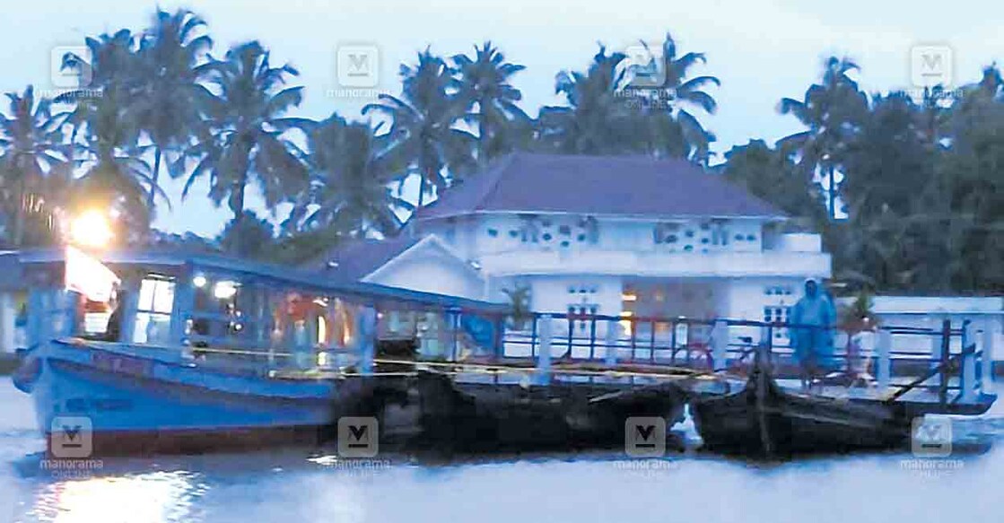 38 ദിവസത്തെ ഇടവേളയ്ക്കുശേഷം പുളിങ്കുന്ന് ജങ്കാർ സർവീസ് പുനരാരംഭിച്ചു