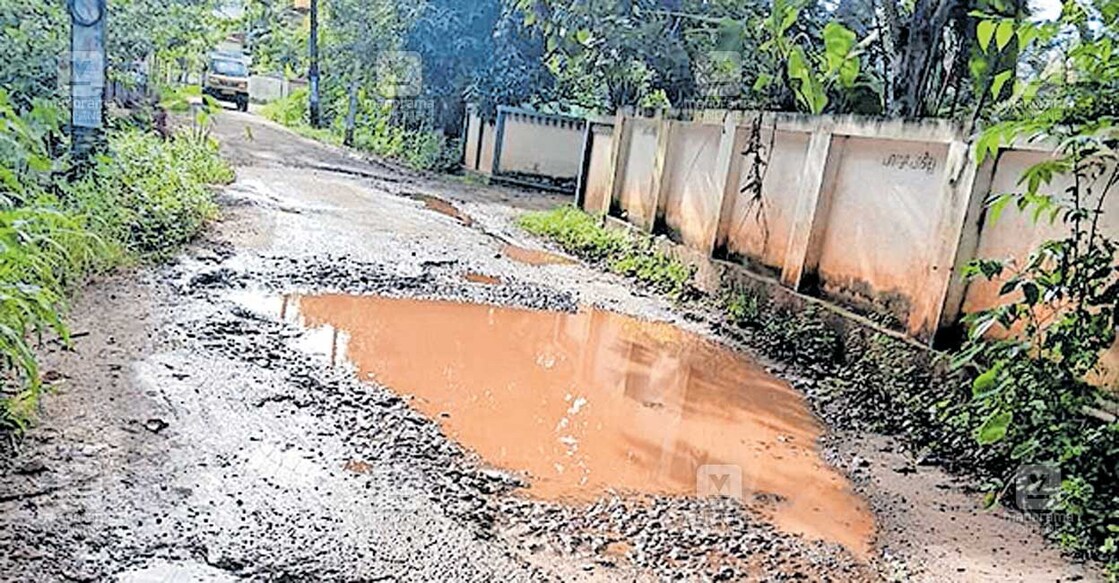 തട്ടയ്ക്കാട്ട്പടി – കമ്പനിപ്പടി റോഡ് തകർന്നു; യാത്രാദുരിതം