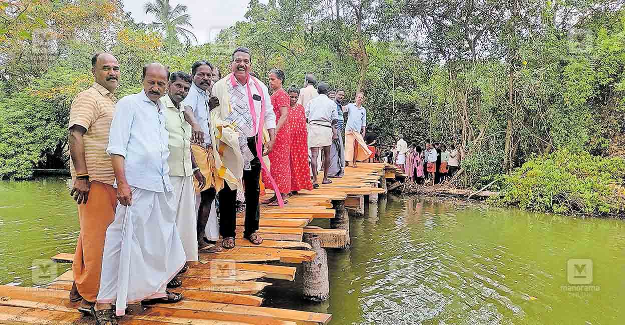 ജനങ്ങളുടെ പാലം, ജനങ്ങൾ തന്നെ തുറന്നു; കരേത്തോട് പാലം ഉദ്ഘാടനത്തി ...