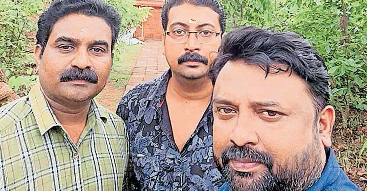 ‘എല്ലാ യാത്രകളിലും അവർ ഒന്നിച്ചായിരുന്നു; അവസാനയാത്രയിലും ആ കൂട്ട് തുട ...