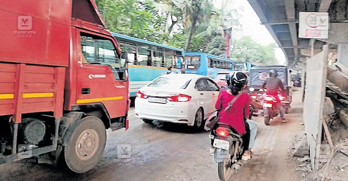 അരൂർ–തുറവൂർ ഉയരപ്പാത നിർമാണം: മണിക്കൂറുകളോളം ഗതാഗത തടസ്സം | Aroor ...