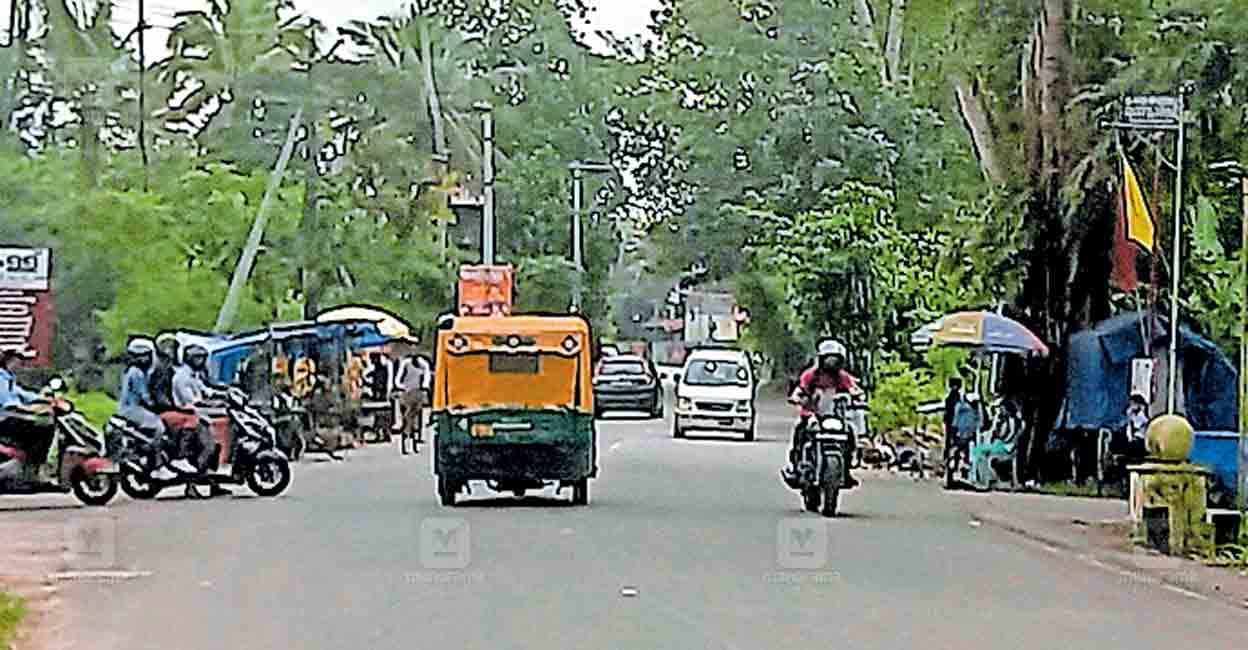 റോഡിൽ ഹംപ് ഇല്ല; അപകടമേഖലയായി കഞ്ഞിക്കുഴിപ്പാലം ജംക്ഷ‌ൻ | Kanjikuzhi ...