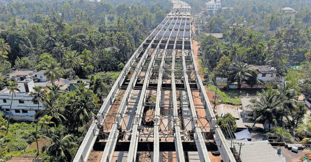 റോഡിനു മധ്യത്തിലെ ഒറ്റത്തൂണുകളിലൂടെയുള്ള രാജ്യത്തെ ഏറ്റവും വലിയ ...