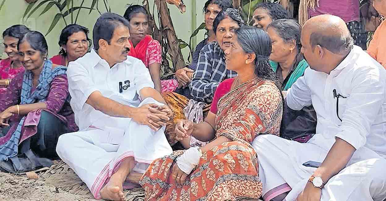 തൊഴിലുറപ്പു പദ്ധതി തകരില്ലെന്ന് തൊഴിലാളികൾക്ക് കെ.സിയുടെ ഉറപ്പ് ...